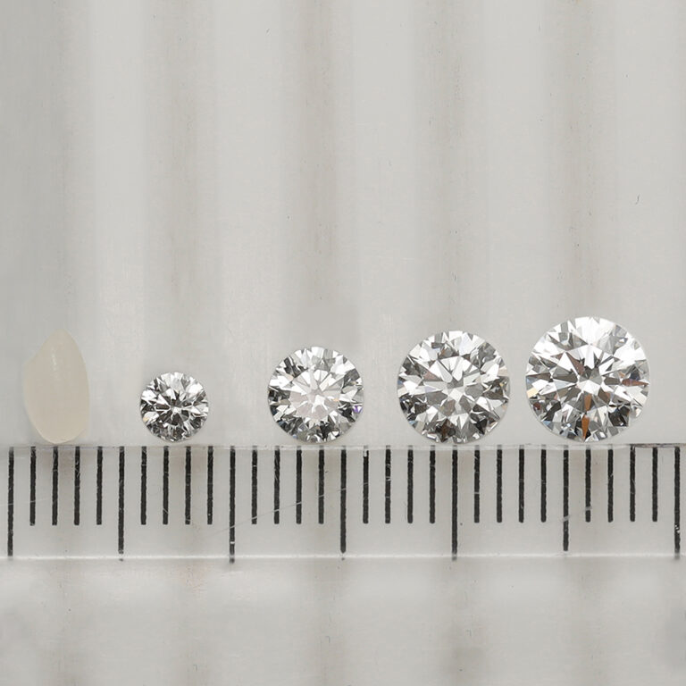 カラット数で大きさはどのくらい変わる？ サイズを比較してみた！ | ジュエリー専門店 malvaceae│マルヴェセア